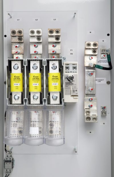 Fused Disconnect Switch vs Circuit Breakers | Salient Power